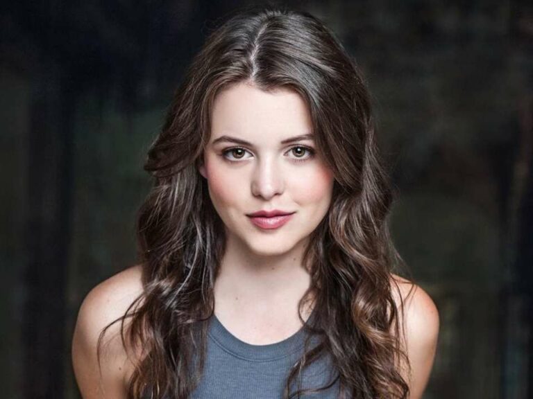 Sara Waisglass Bio, Age, Height, Boyfriend, Net Worth - Wealthy Spy
