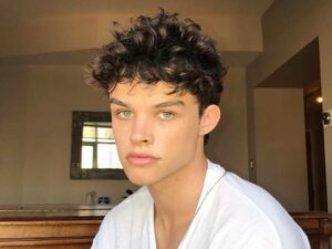 Curran Walters Biography, Age, Height, Girlfriend, Net Worth