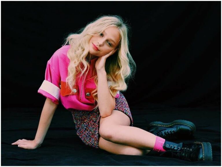 Alyvia Alyn Lind Biography, Age, Height, Boyfriend, Net Worth