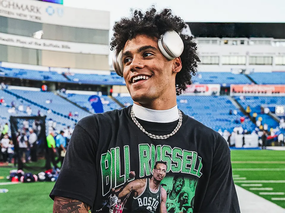 Christian Gonzalez Bio, Age, Parents, Girlfriend, Net Worth